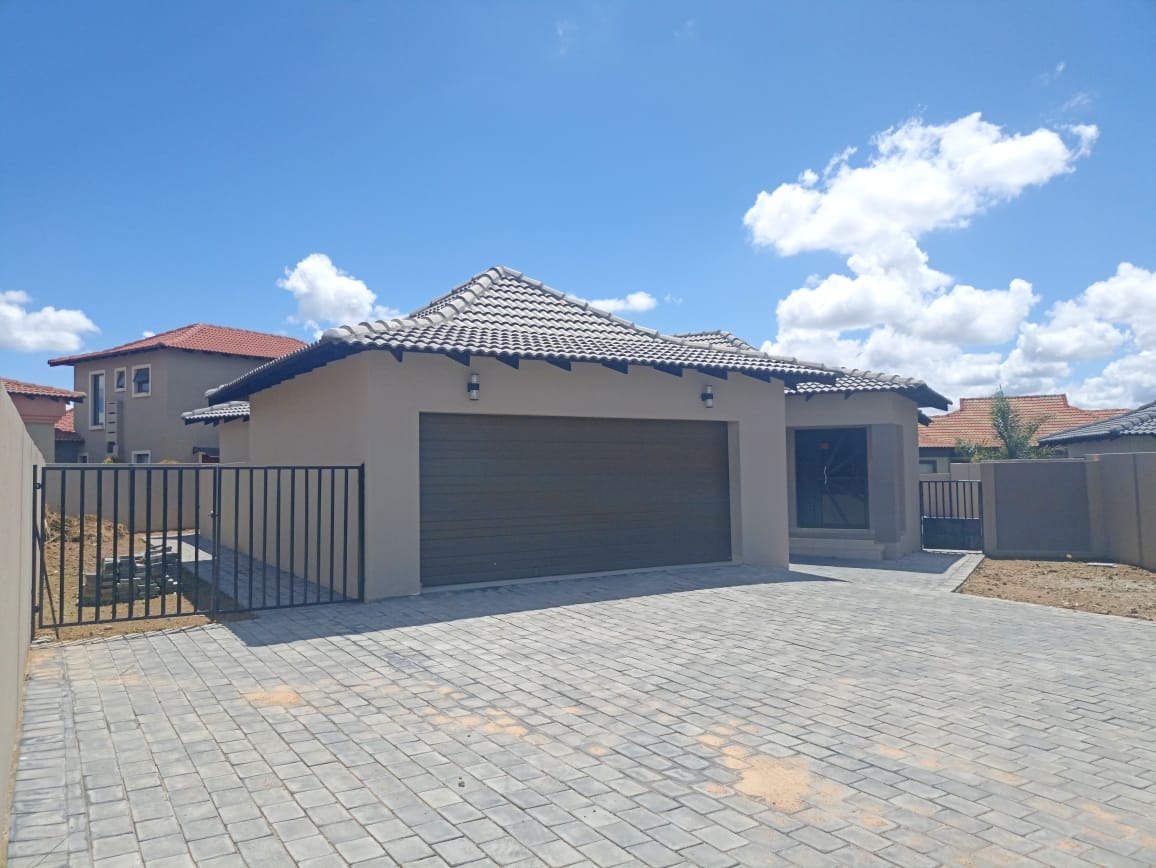 4 Bedroom House For Sale in Savannah Country Estate | RE/MAX™ of ...