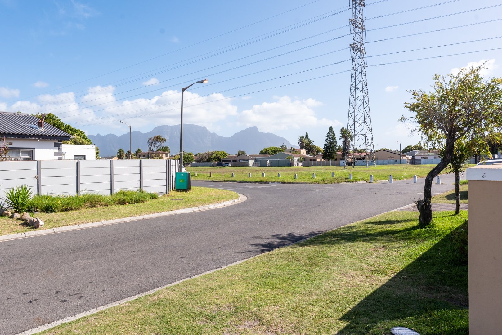 3 Bedroom House For Sale in Grassy Park | RE/MAX™ of Southern Africa
