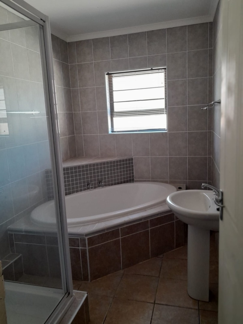 3 Bedroom House For Sale in Vredenburg by RE/MAX