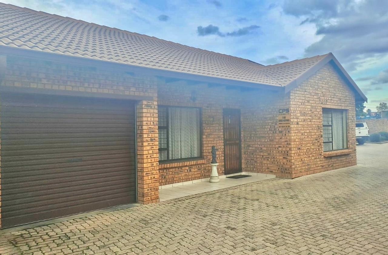 3 Bedroom Townhouse For Sale in Brackenhurst by RE/MAX