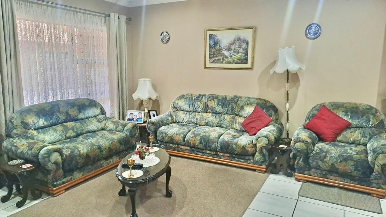 3 Bedroom Townhouse For Sale in Brackenhurst by RE/MAX