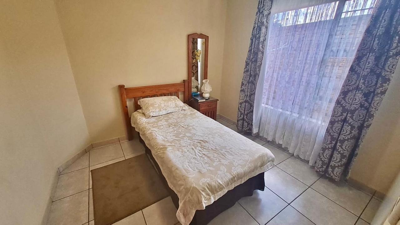 3 Bedroom Townhouse For Sale in Brackenhurst by RE/MAX