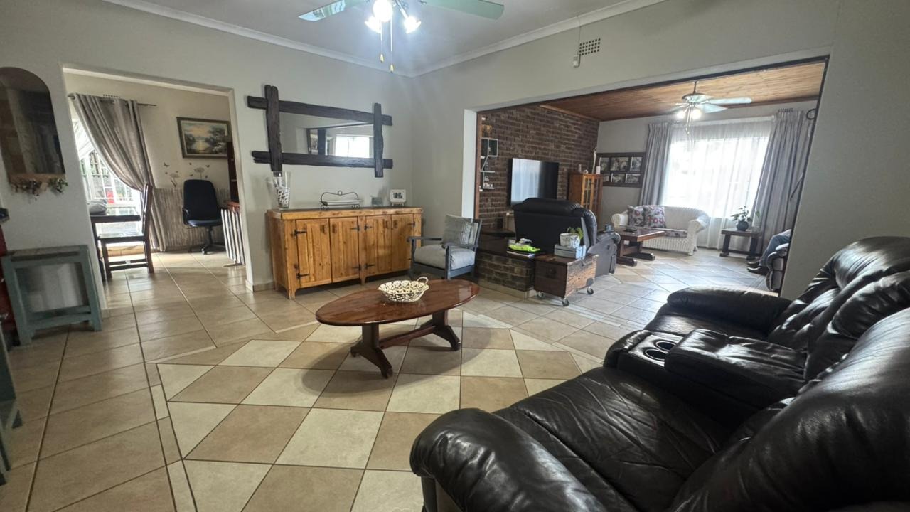 3 Bedroom House For Sale in Brackenhurst by RE/MAX