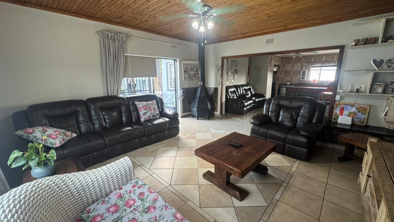 3 Bedroom House For Sale in Brackenhurst by RE/MAX