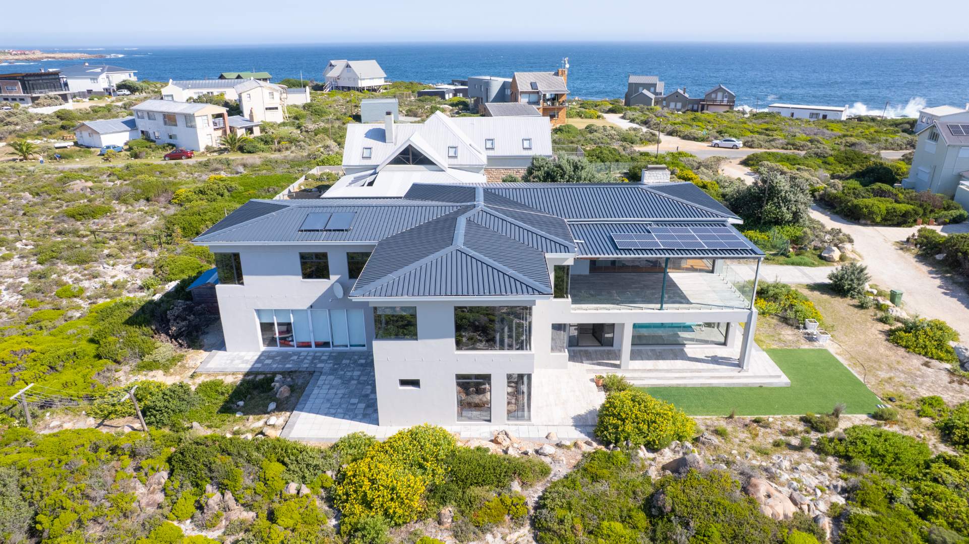 5 Bedroom House For Sale in Pringle Bay by RE/MAX