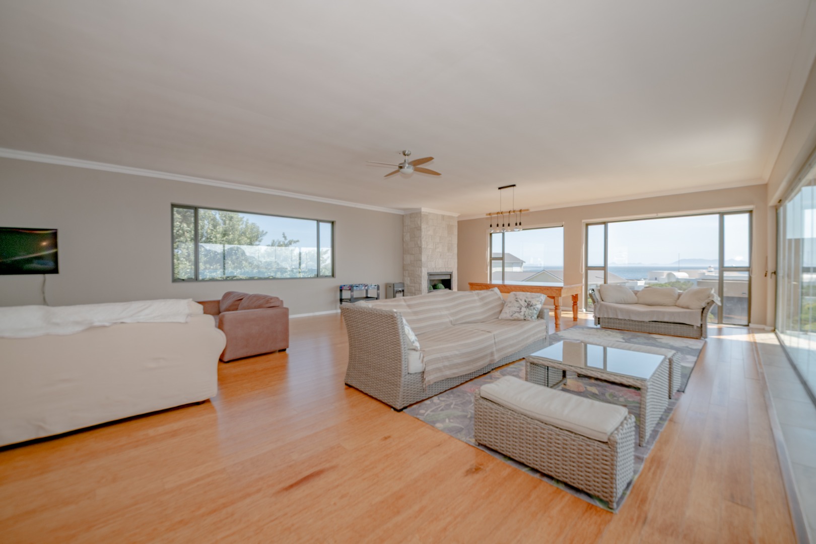 5 Bedroom House For Sale in Pringle Bay by RE/MAX