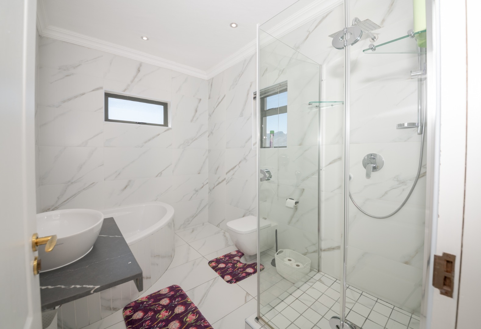 5 Bedroom House For Sale in Pringle Bay by RE/MAX